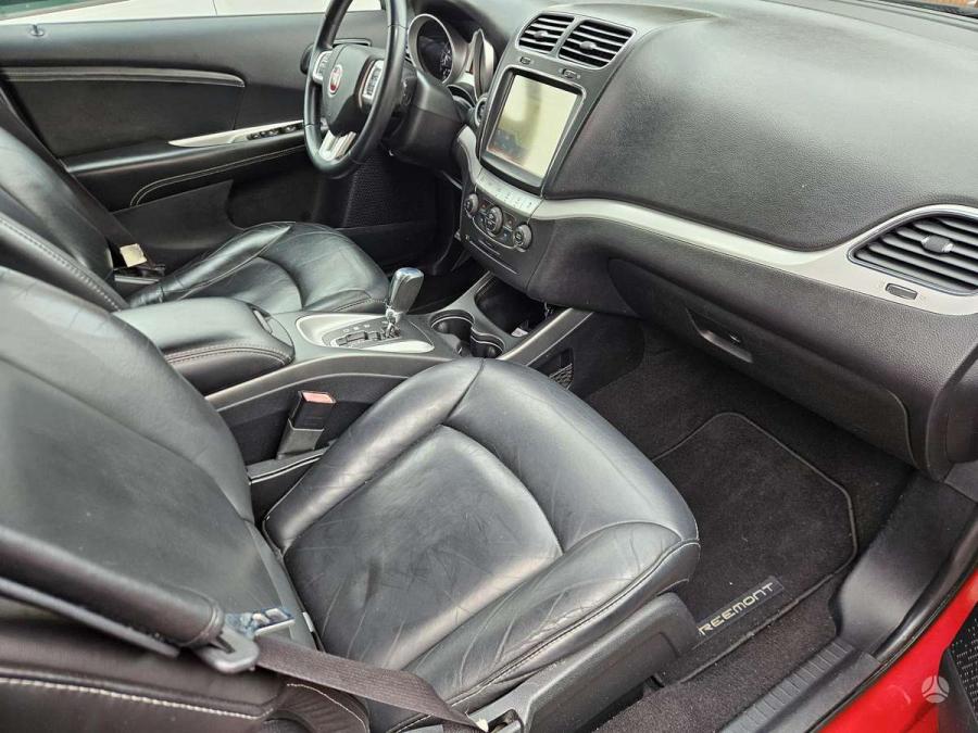 Sarkans Fiat Freemont 2016 Viļņa, ar dzinēja tilpumu 1.96 L un nobraukumu 211 tūkst. km par 7800 €, foto 17 vietnē AUTOMOTO.COM.LV