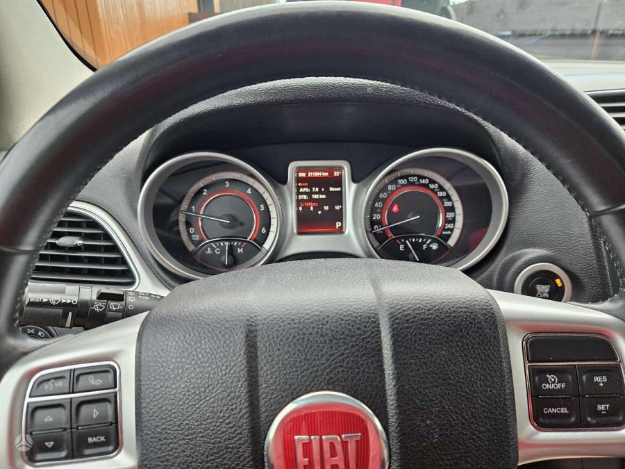 Sarkans Fiat Freemont 2016 Viļņa, ar dzinēja tilpumu 1.96 L un nobraukumu 211 tūkst. km par 7800 €, foto 19 vietnē AUTOMOTO.COM.LV