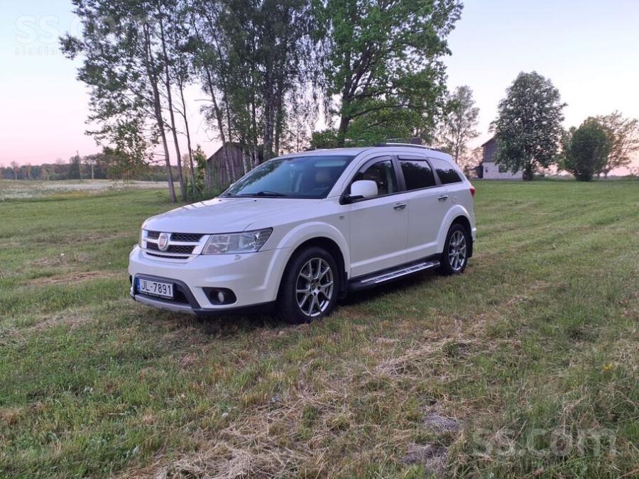Balts Fiat Freemont 2013 Rīga, ar dzinēja tilpumu 2.00 L un nobraukumu 167 tūkst. km par 4390 €, foto 1 vietnē AUTOMOTO.COM.LV
