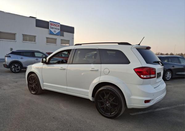 White Fiat Freemont 2013 in Marijampole, with an engine capacity of 2.00 L and mileage of 186 thousand km for 6000 €, photo 3 on AUTOMOTO.COM.LV