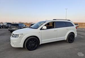 White Fiat Freemont 2013 in Marijampole, with an engine capacity of 2.00 L and mileage of 186 thousand km for 6000 €, photo 5 on AUTOMOTO.COM.LV