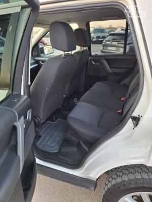 White Fiat Freemont 2013 in Marijampole, with an engine capacity of 2.00 L and mileage of 186 thousand km for 6000 €, photo 7 on AUTOMOTO.COM.LV