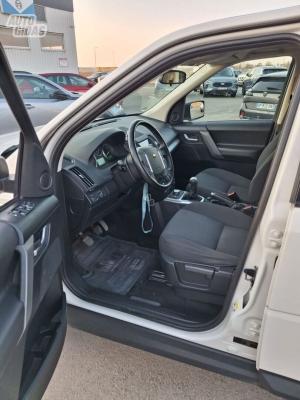 White Fiat Freemont 2013 in Marijampole, with an engine capacity of 2.00 L and mileage of 186 thousand km for 6000 €, photo 8 on AUTOMOTO.COM.LV