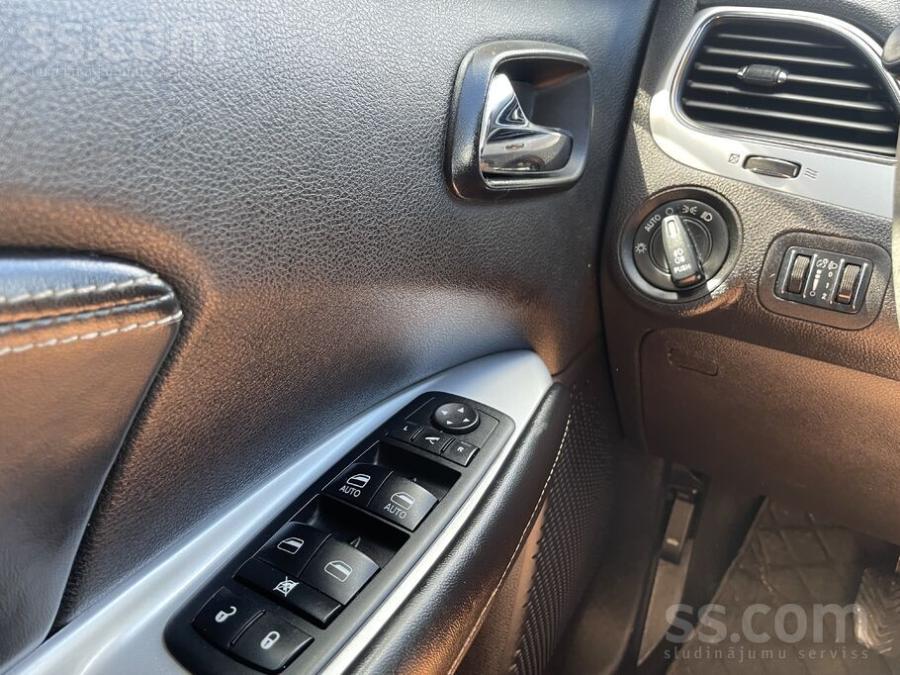 Balts Fiat Freemont 2013 Talsi, ar dzinēja tilpumu 2.00 L un nobraukumu 271 tūkst. km par 5300 €, foto 13 vietnē AUTOMOTO.COM.LV