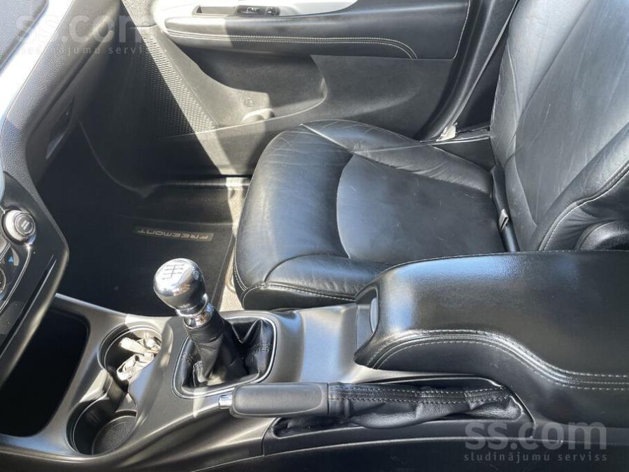 Balts Fiat Freemont 2013 Talsi, ar dzinēja tilpumu 2.00 L un nobraukumu 271 tūkst. km par 5300 €, foto 19 vietnē AUTOMOTO.COM.LV
