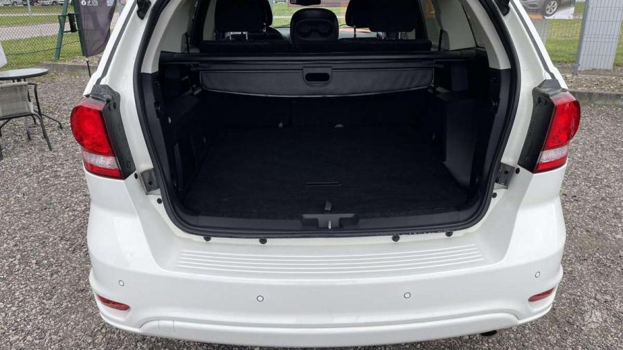 Balts Fiat Freemont 2013 Marijampole, ar dzinēja tilpumu 1.96 L un nobraukumu 19 tūkst. km par 5490 €, foto 13 vietnē AUTOMOTO.COM.LV