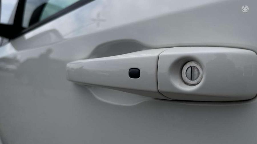 Balts Fiat Freemont 2013 Marijampole, ar dzinēja tilpumu 1.96 L un nobraukumu 19 tūkst. km par 5490 €, foto 17 vietnē AUTOMOTO.COM.LV