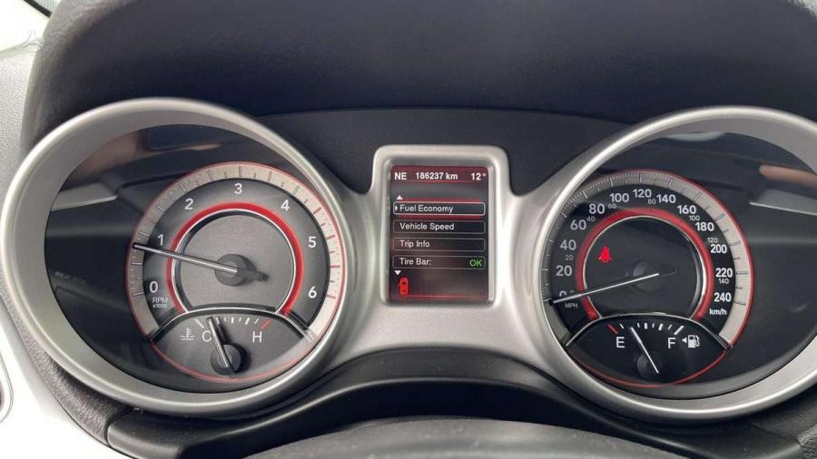 Balts Fiat Freemont 2013 Marijampole, ar dzinēja tilpumu 1.96 L un nobraukumu 19 tūkst. km par 5490 €, foto 23 vietnē AUTOMOTO.COM.LV
