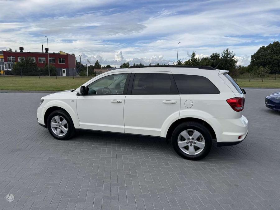 White Fiat Freemont 2013 in Telschi, with an engine capacity of 1.96 L and mileage of 265 thousand km for 4499 €, photo 4 on AUTOMOTO.COM.LV