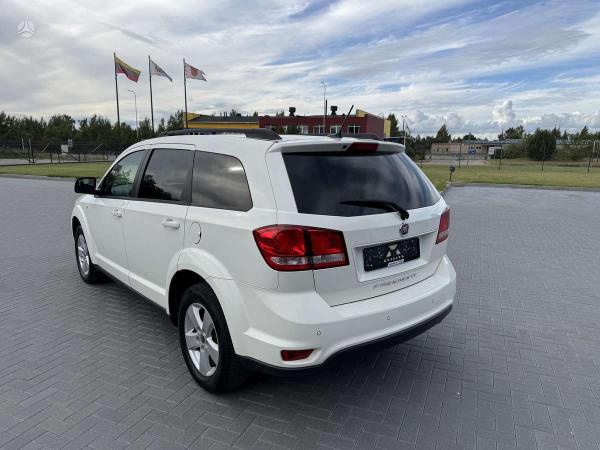 White Fiat Freemont 2013 in Telschi, with an engine capacity of 1.96 L and mileage of 265 thousand km for 4499 €, photo 4 on AUTOMOTO.COM.LV