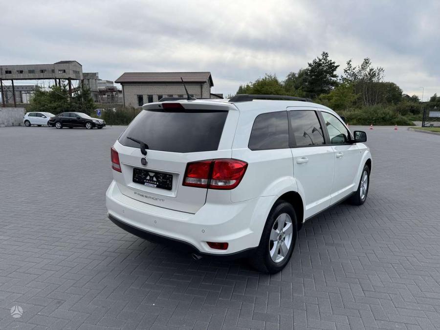 White Fiat Freemont 2013 in Telschi, with an engine capacity of 1.96 L and mileage of 265 thousand km for 4499 €, photo 7 on AUTOMOTO.COM.LV