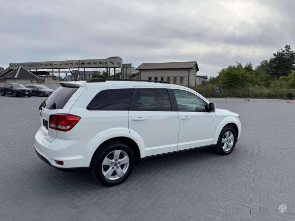 White Fiat Freemont 2013 in Telschi, with an engine capacity of 1.96 L and mileage of 265 thousand km for 4499 €, photo 7 on AUTOMOTO.COM.LV