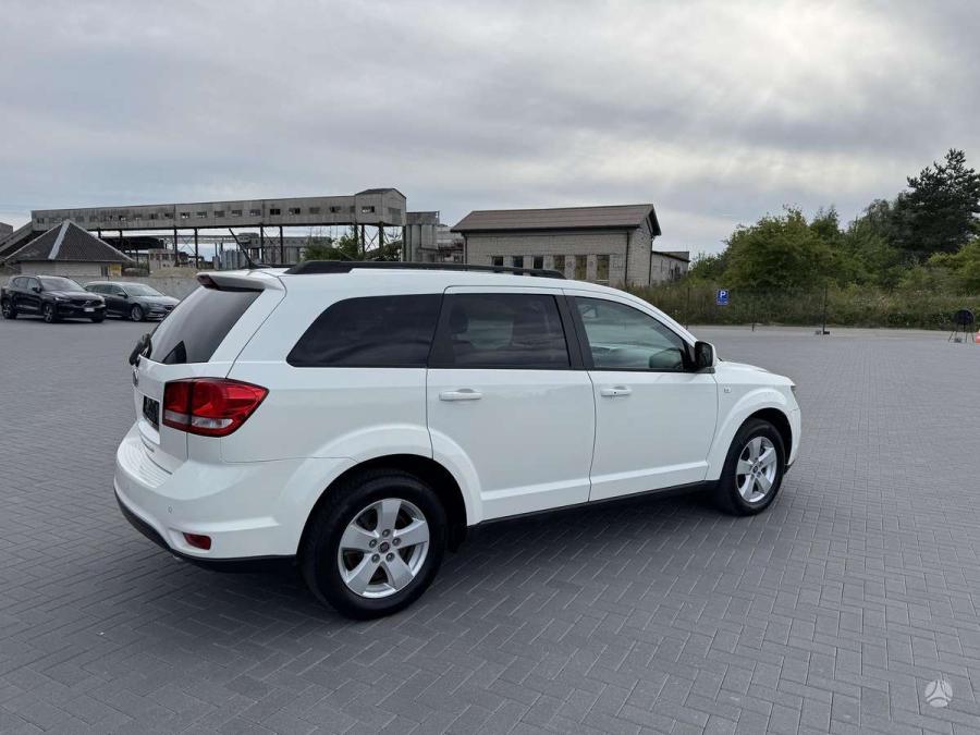 White Fiat Freemont 2013 in Telschi, with an engine capacity of 1.96 L and mileage of 265 thousand km for 4499 €, photo 8 on AUTOMOTO.COM.LV