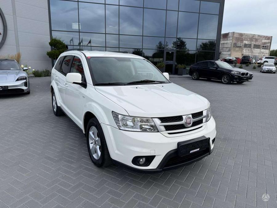 White Fiat Freemont 2013 in Telschi, with an engine capacity of 1.96 L and mileage of 265 thousand km for 4499 €, photo 10 on AUTOMOTO.COM.LV
