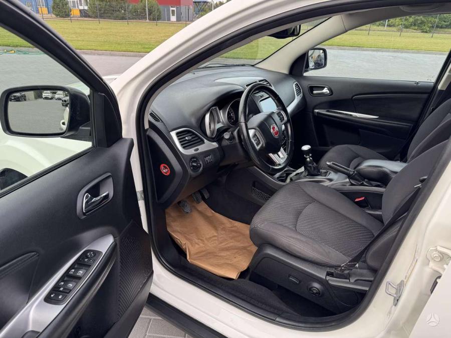 White Fiat Freemont 2013 in Telschi, with an engine capacity of 1.96 L and mileage of 265 thousand km for 4499 €, photo 15 on AUTOMOTO.COM.LV