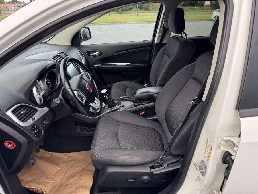 White Fiat Freemont 2013 in Telschi, with an engine capacity of 1.96 L and mileage of 265 thousand km for 4499 €, photo 16 on AUTOMOTO.COM.LV