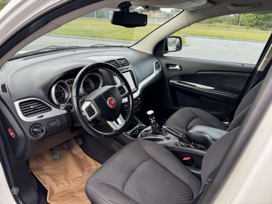 White Fiat Freemont 2013 in Telschi, with an engine capacity of 1.96 L and mileage of 265 thousand km for 4499 €, photo 17 on AUTOMOTO.COM.LV