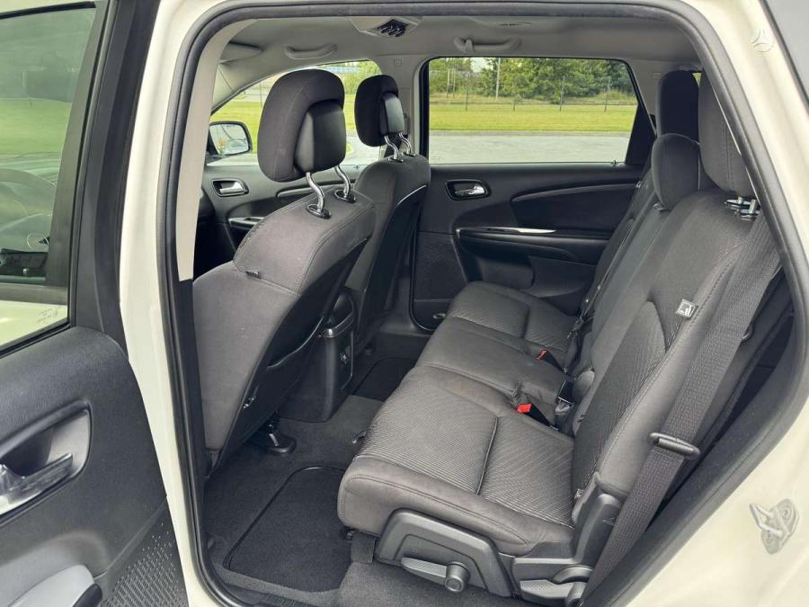 White Fiat Freemont 2013 in Telschi, with an engine capacity of 1.96 L and mileage of 265 thousand km for 4499 €, photo 19 on AUTOMOTO.COM.LV