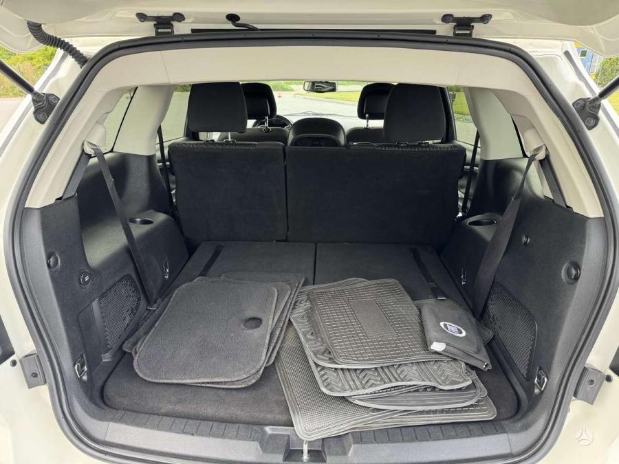 White Fiat Freemont 2013 in Telschi, with an engine capacity of 1.96 L and mileage of 265 thousand km for 4499 €, photo 20 on AUTOMOTO.COM.LV