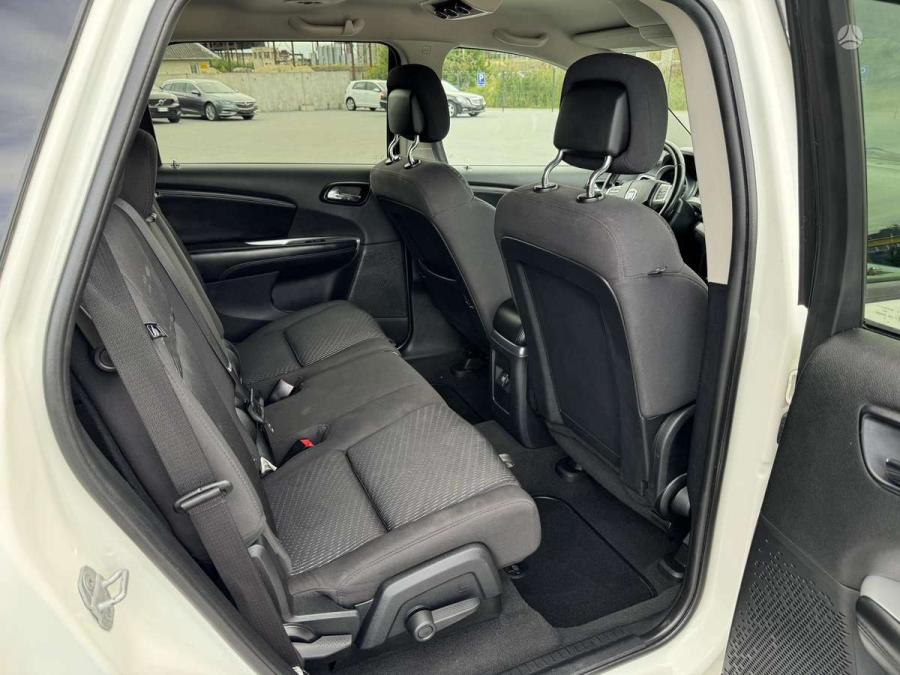 White Fiat Freemont 2013 in Telschi, with an engine capacity of 1.96 L and mileage of 265 thousand km for 4499 €, photo 21 on AUTOMOTO.COM.LV