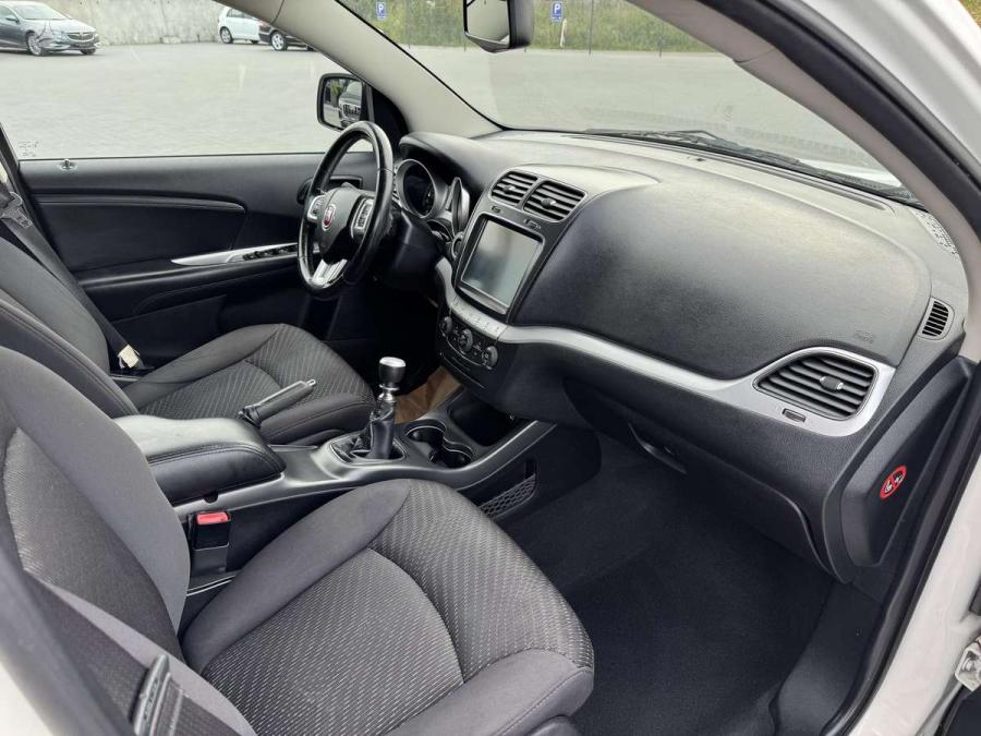 White Fiat Freemont 2013 in Telschi, with an engine capacity of 1.96 L and mileage of 265 thousand km for 4499 €, photo 23 on AUTOMOTO.COM.LV