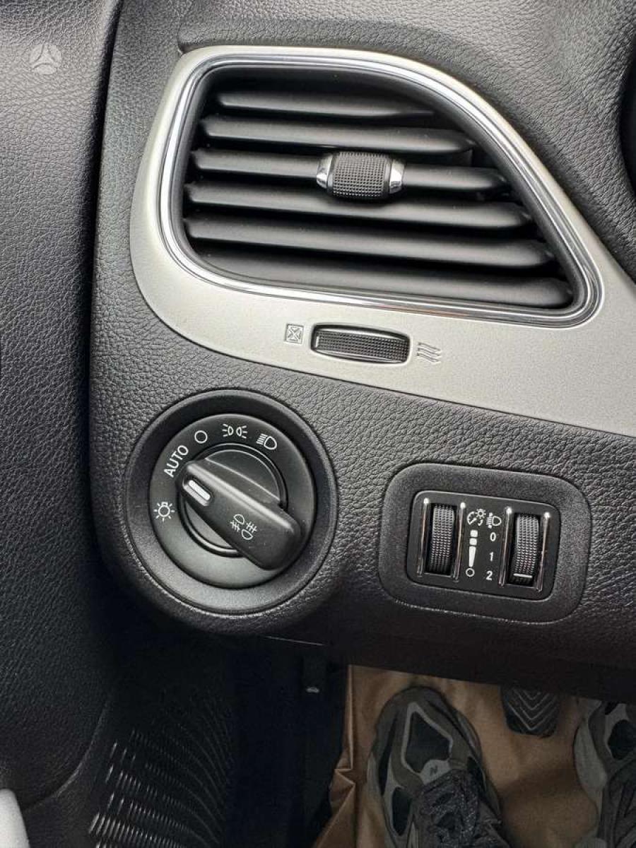White Fiat Freemont 2013 in Telschi, with an engine capacity of 1.96 L and mileage of 265 thousand km for 4499 €, photo 34 on AUTOMOTO.COM.LV