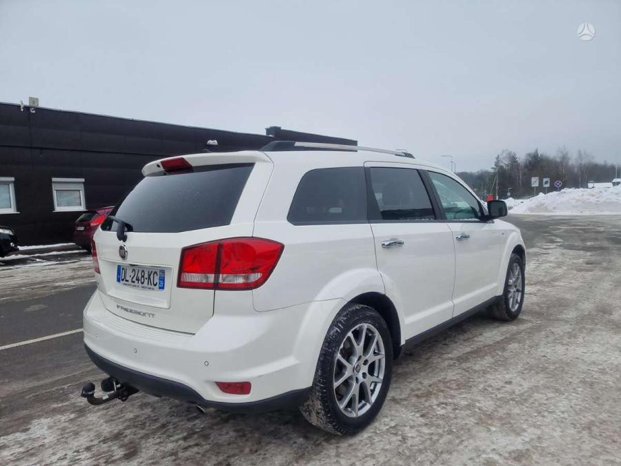 White Fiat Freemont 2014 in Vilnius, with an engine capacity of 1.96 L and mileage of 204 thousand km for 6750 €, photo 4 on AUTOMOTO.COM.LV