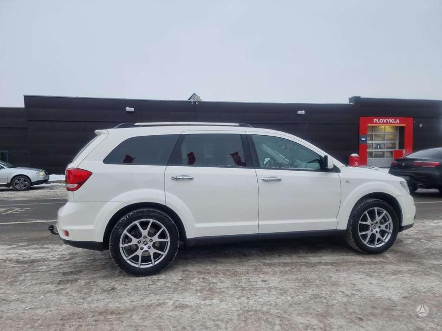 White Fiat Freemont 2014 in Vilnius, with an engine capacity of 1.96 L and mileage of 204 thousand km for 6750 €, photo 5 on AUTOMOTO.COM.LV