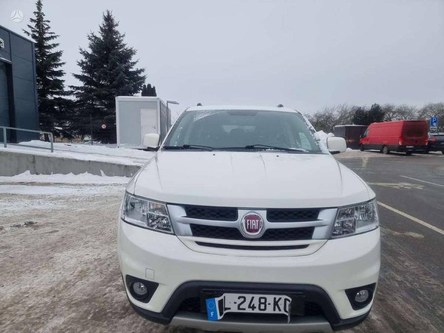 White Fiat Freemont 2014 in Vilnius, with an engine capacity of 1.96 L and mileage of 204 thousand km for 6750 €, photo 6 on AUTOMOTO.COM.LV