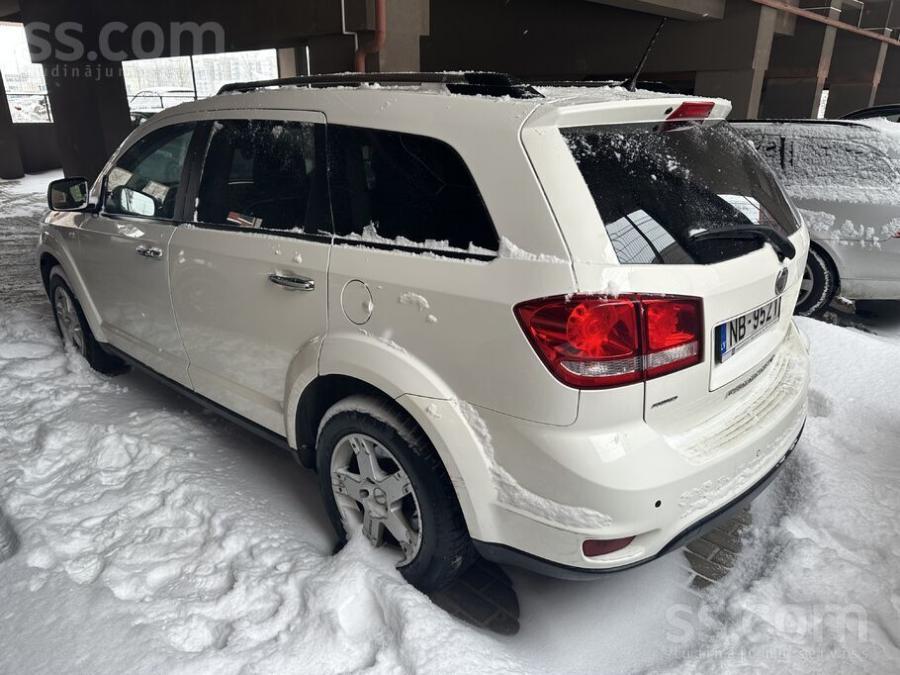 White Fiat Freemont 2015 in Riga, with an engine capacity of 2.00 L and mileage of 197 thousand km for 6500 €, photo 2 on AUTOMOTO.COM.LV