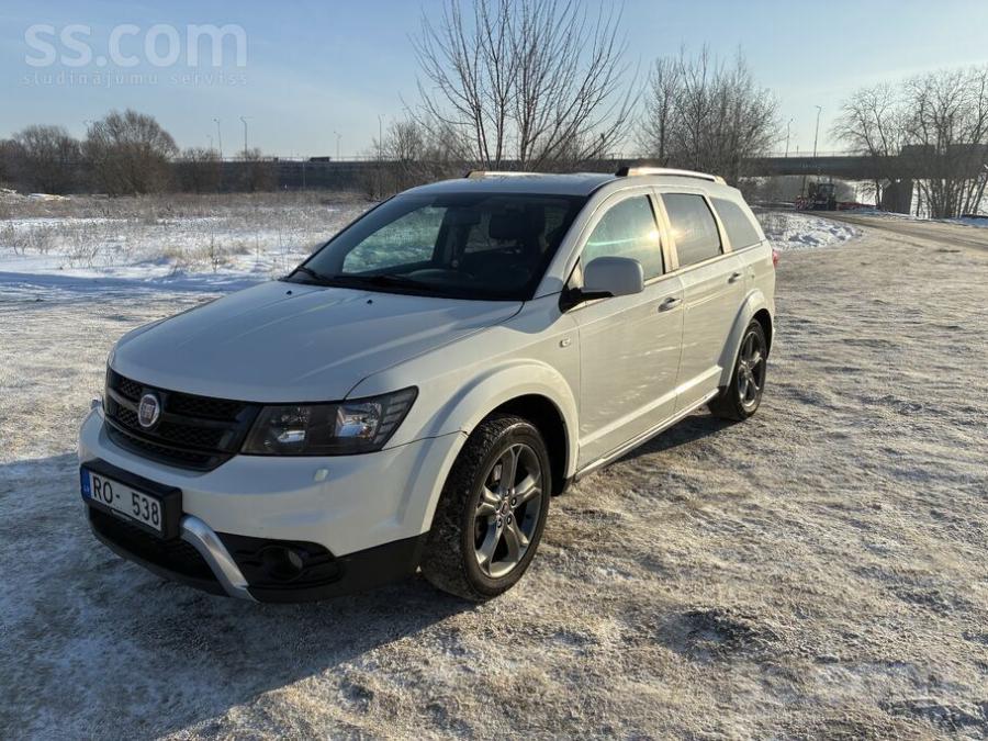 Balts Fiat Freemont 2015 Rīga, ar dzinēja tilpumu 2.00 L un nobraukumu 255 tūkst. km par 4000 €, foto 1 vietnē AUTOMOTO.COM.LV