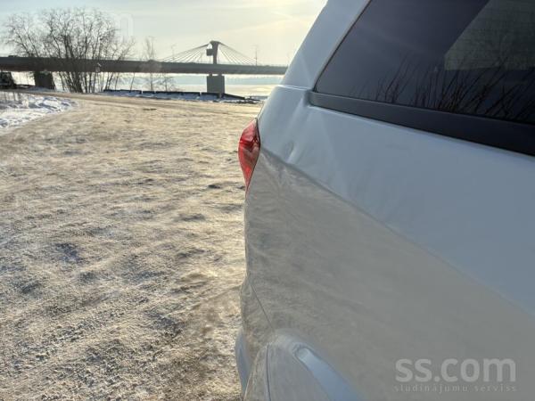 White Fiat Freemont 2015 in Riga, with an engine capacity of 2.00 L and mileage of 255 thousand km for 4000 €, photo 5 on AUTOMOTO.COM.LV