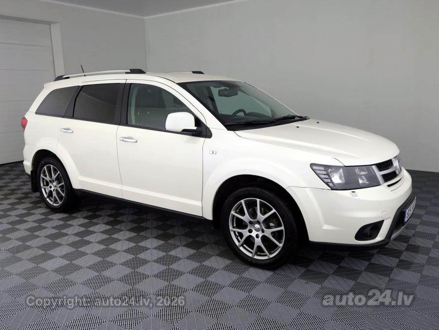 White Fiat Freemont 2015 in Tallinn, with an engine capacity of 2.00 L and mileage of 254 thousand km for 4299 €, photo 1 on AUTOMOTO.COM.LV