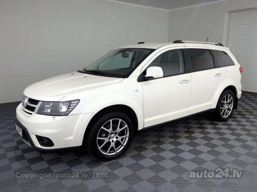 White Fiat Freemont 2015 in Tallinn, with an engine capacity of 2.00 L and mileage of 254 thousand km for 4299 €, photo 3 on AUTOMOTO.COM.LV