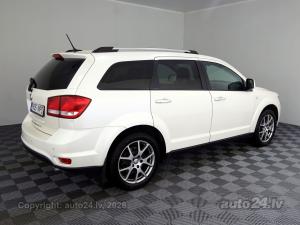 White Fiat Freemont 2015 in Tallinn, with an engine capacity of 2.00 L and mileage of 254 thousand km for 4299 €, photo 4 on AUTOMOTO.COM.LV