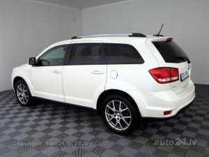 White Fiat Freemont 2015 in Tallinn, with an engine capacity of 2.00 L and mileage of 254 thousand km for 4299 €, photo 5 on AUTOMOTO.COM.LV
