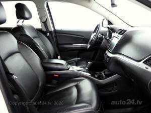 White Fiat Freemont 2015 in Tallinn, with an engine capacity of 2.00 L and mileage of 254 thousand km for 4299 €, photo 7 on AUTOMOTO.COM.LV