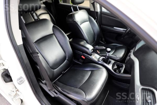 Balts Fiat Freemont 2012 Tukums, ar dzinēja tilpumu 2.00 L un nobraukumu 262 tūkst. km par 3990 €, foto 6 vietnē AUTOMOTO.COM.LV
