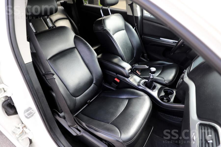Balts Fiat Freemont 2012 Tukums, ar dzinēja tilpumu 2.00 L un nobraukumu 262 tūkst. km par 3990 €, foto 7 vietnē AUTOMOTO.COM.LV