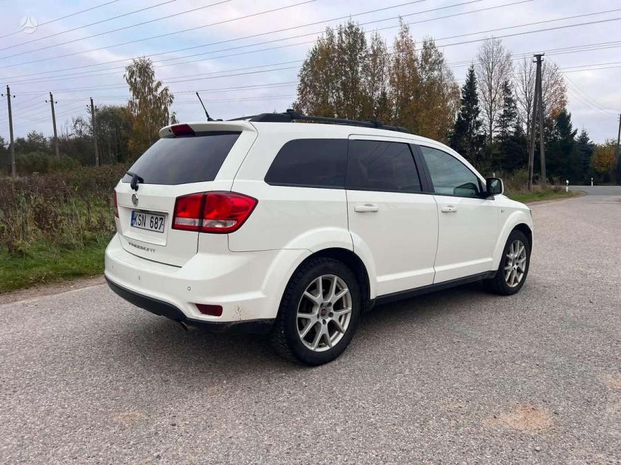 White Fiat Freemont 2012 in Utena, with an engine capacity of 1.96 L and mileage of 346 thousand km for 3500 €, photo 4 on AUTOMOTO.COM.LV