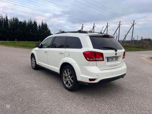 White Fiat Freemont 2012 in Utena, with an engine capacity of 1.96 L and mileage of 346 thousand km for 3500 €, photo 5 on AUTOMOTO.COM.LV