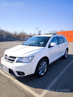 Balts Fiat Freemont 2013 Daugavpils, ar dzinēja tilpumu 2.00 L un nobraukumu 268 tūkst. km par 6499 €, foto  vietnē AUTOMOTO.COM.LV
