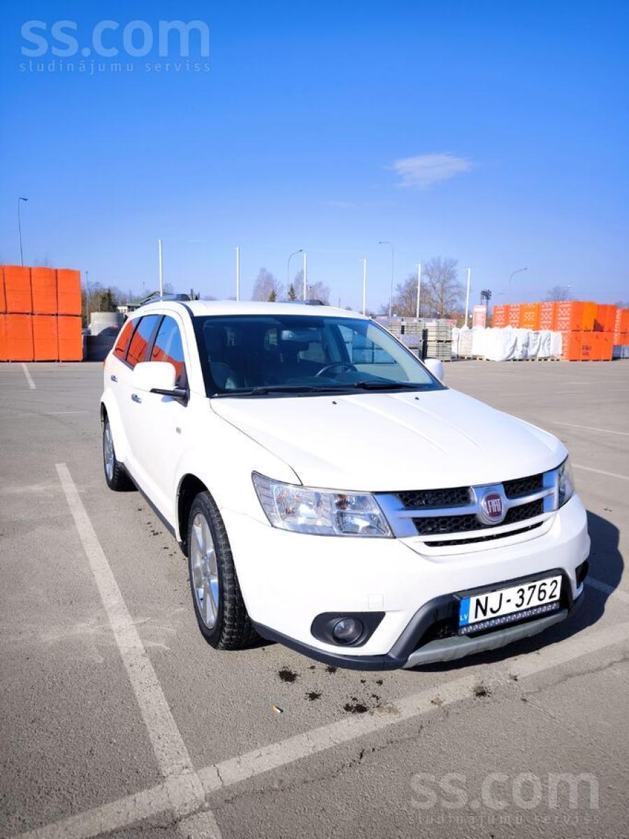 Balts Fiat Freemont 2013 Daugavpils, ar dzinēja tilpumu 2.00 L un nobraukumu 268 tūkst. km par 6499 €, foto 2 vietnē AUTOMOTO.COM.LV