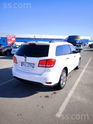 Balts Fiat Freemont 2013 Daugavpils, ar dzinēja tilpumu 2.00 L un nobraukumu 268 tūkst. km par 6499 €, foto 4 vietnē AUTOMOTO.COM.LV