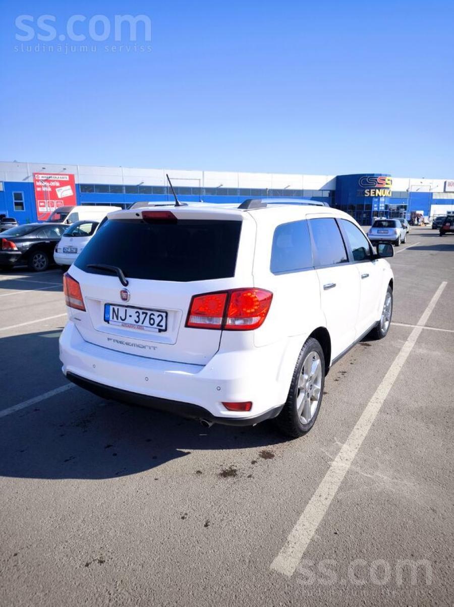 Balts Fiat Freemont 2013 Daugavpils, ar dzinēja tilpumu 2.00 L un nobraukumu 268 tūkst. km par 6499 €, foto 4 vietnē AUTOMOTO.COM.LV