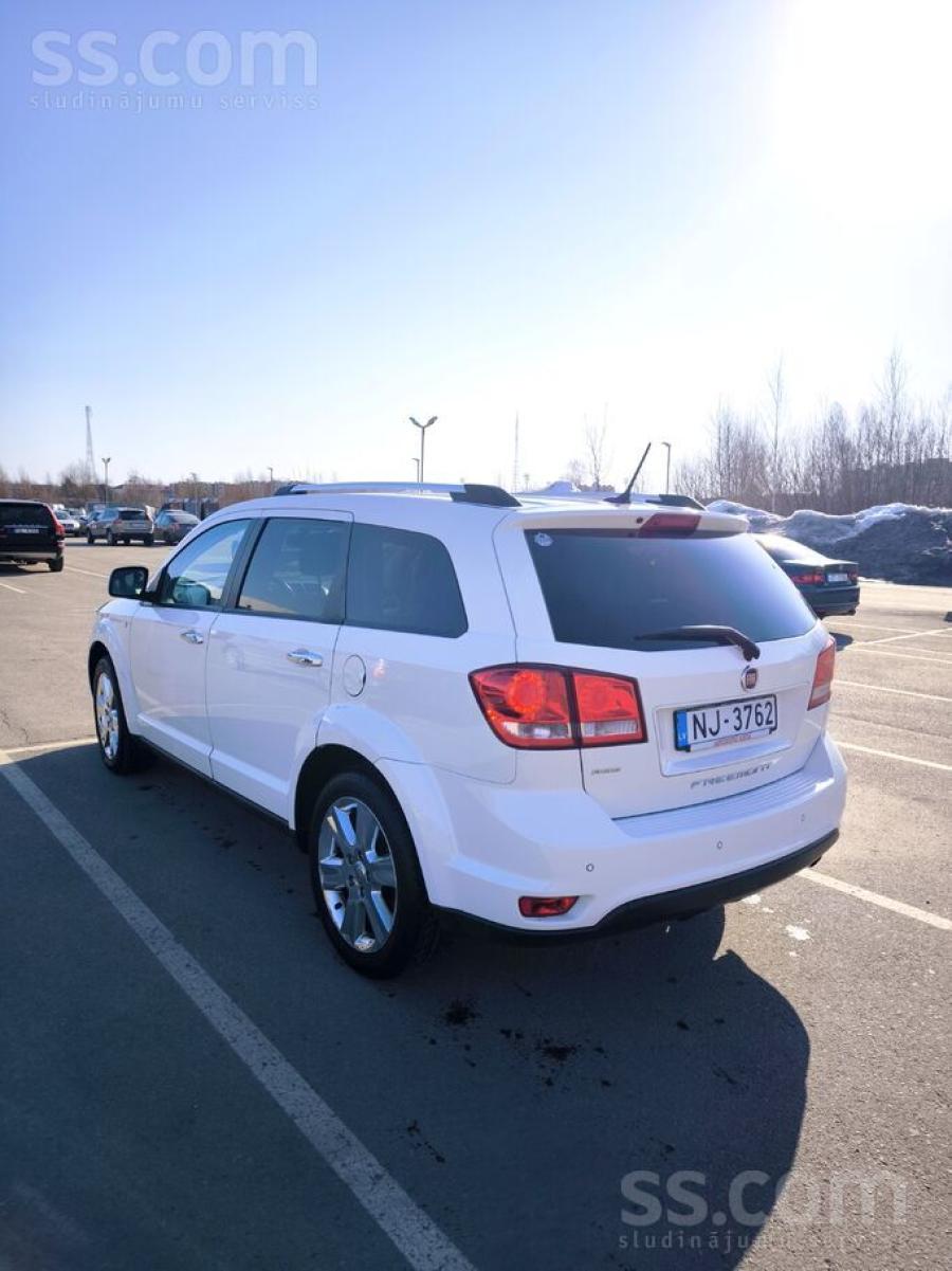 Balts Fiat Freemont 2013 Daugavpils, ar dzinēja tilpumu 2.00 L un nobraukumu 268 tūkst. km par 6499 €, foto 5 vietnē AUTOMOTO.COM.LV