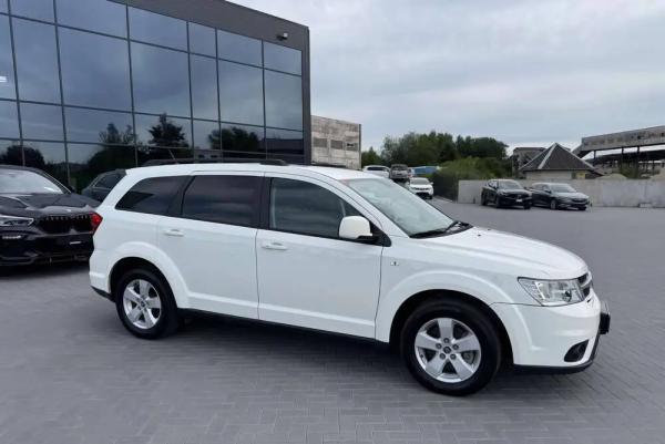 White Fiat Freemont 2013 in Telschi, with an engine capacity of 2.00 L and mileage of 265 thousand km for 4490 €, photo 2 on AUTOMOTO.COM.LV