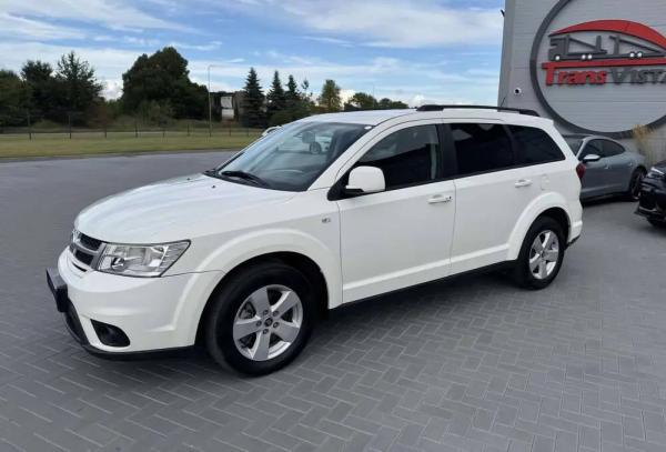 White Fiat Freemont 2013 in Telschi, with an engine capacity of 2.00 L and mileage of 265 thousand km for 4490 €, photo 4 on AUTOMOTO.COM.LV