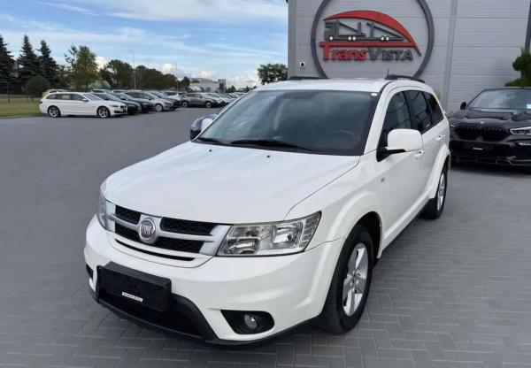 White Fiat Freemont 2013 in Telschi, with an engine capacity of 2.00 L and mileage of 265 thousand km for 4490 €, photo 5 on AUTOMOTO.COM.LV