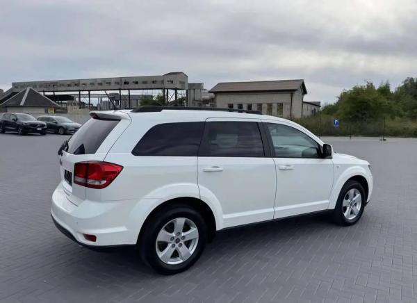 White Fiat Freemont 2013 in Telschi, with an engine capacity of 2.00 L and mileage of 265 thousand km for 4490 €, photo 10 on AUTOMOTO.COM.LV